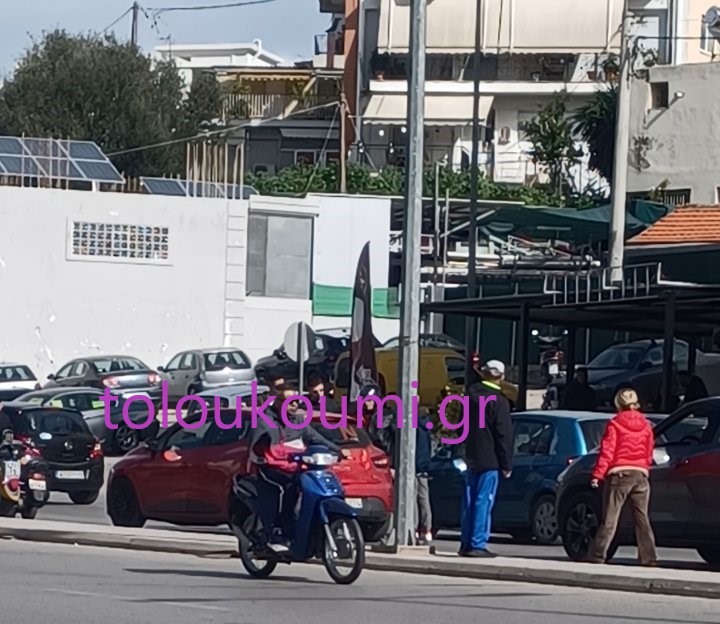 ΕΠΕΣΕ ΞΥΛΟ ΣΤΟΝ ΚΟΜΒΟ ΚΟΥΡΤΕΣΗ: Δικυκλιστής χτύπησε γυναίκα οδηγό- ΦΩΤΟ ...