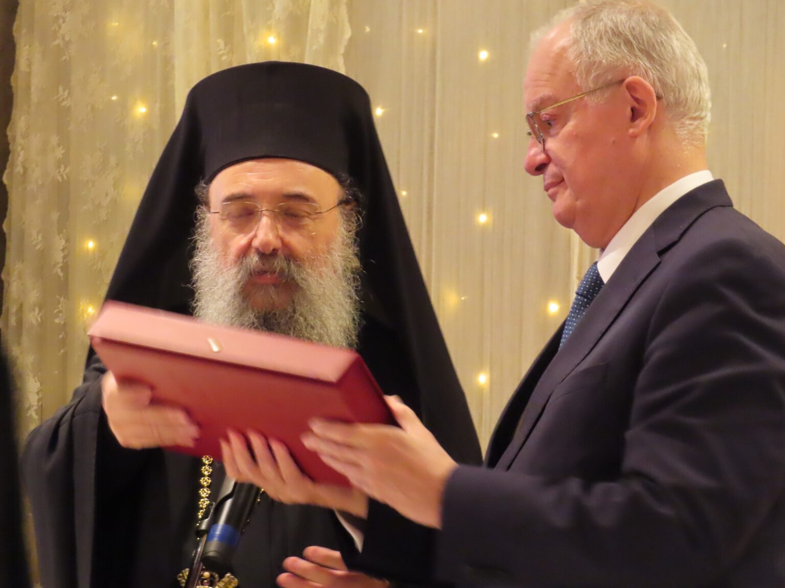 Πάτρα: Φωτογραφίες από το γεύμα για τον "Αγιο Ανδρέα" - Ποιους κάλεσε ο ...